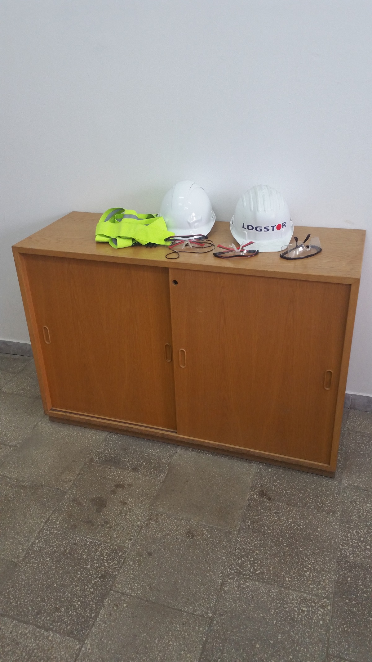 Rafturi documente vechi - Fairsolve.com